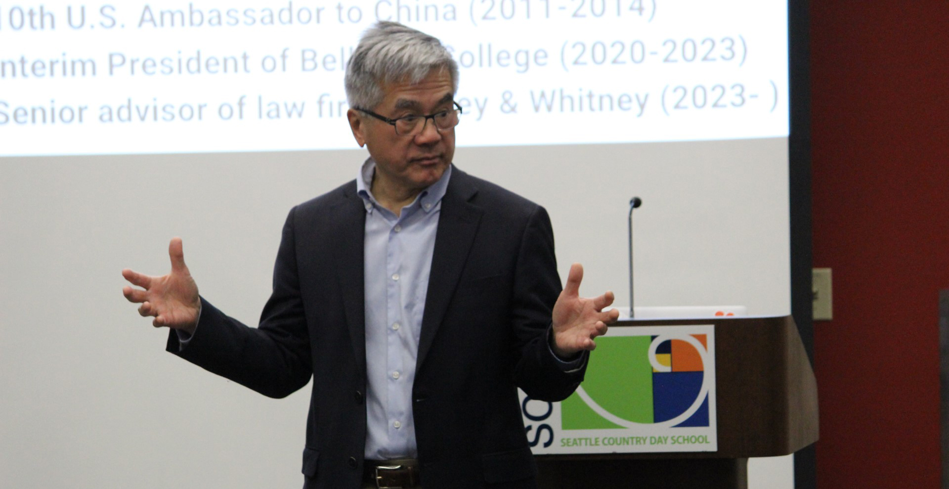 Students engage with Gary Locke on leadership and change
