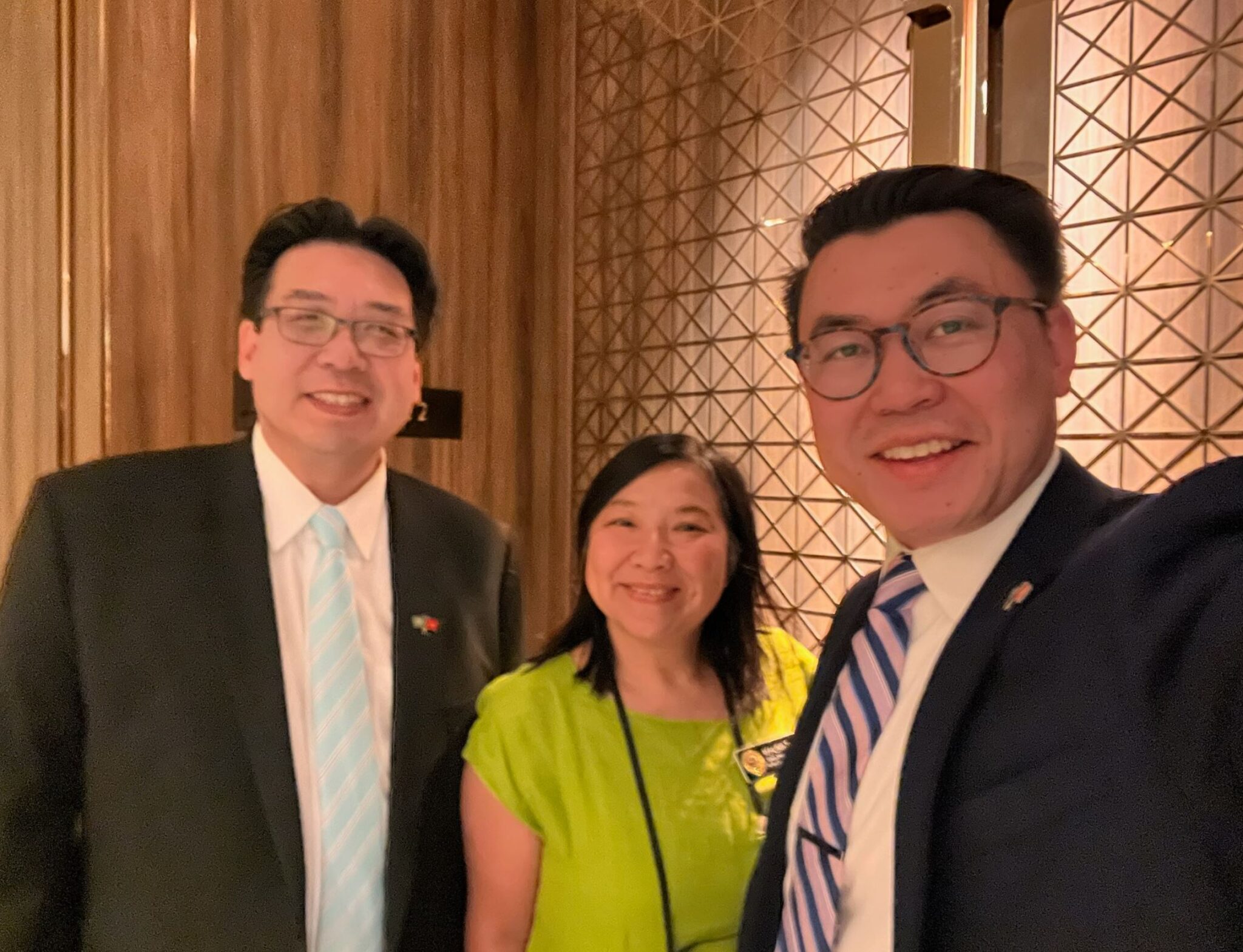 Fong leads trade mission to Vietnam