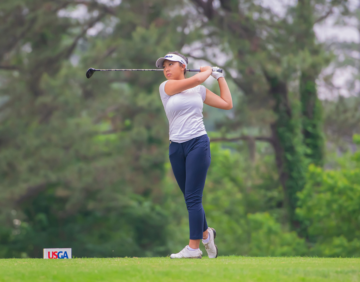 Northwestern alum finishes successful college golf career