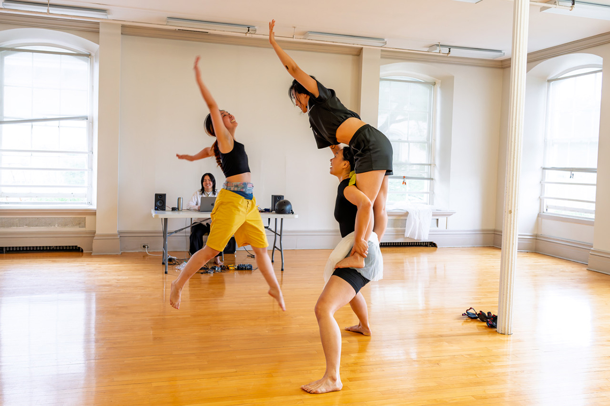 Seattle’s Grace Yi-Li Tong signals “Mayday” in her new dance