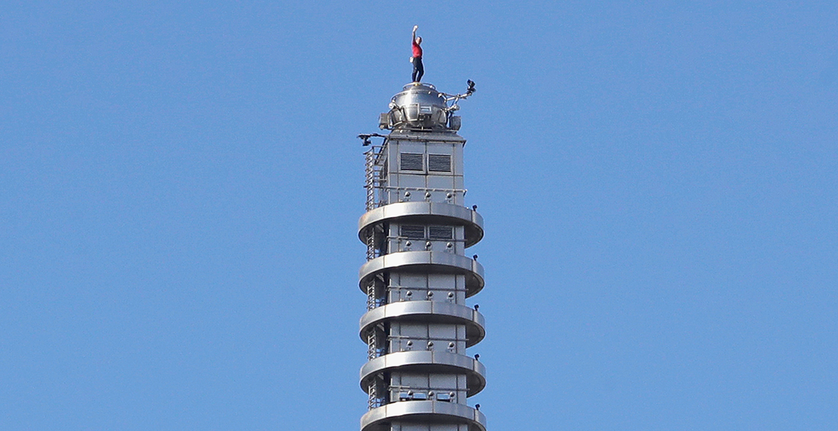 American rock climber Alex Honnold reaches top of Taipei 101 skyscraper ...