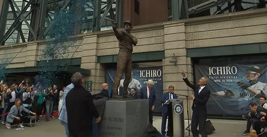 Oops! Ichiro Statue revealed with broken bat